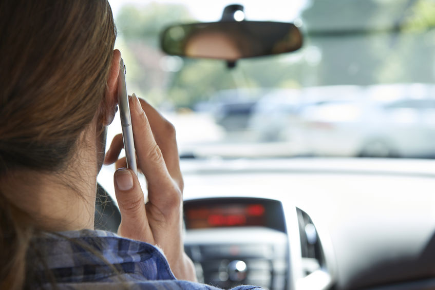 Tips to Create a Company Distracted Driver Policy - Live View GPS ...